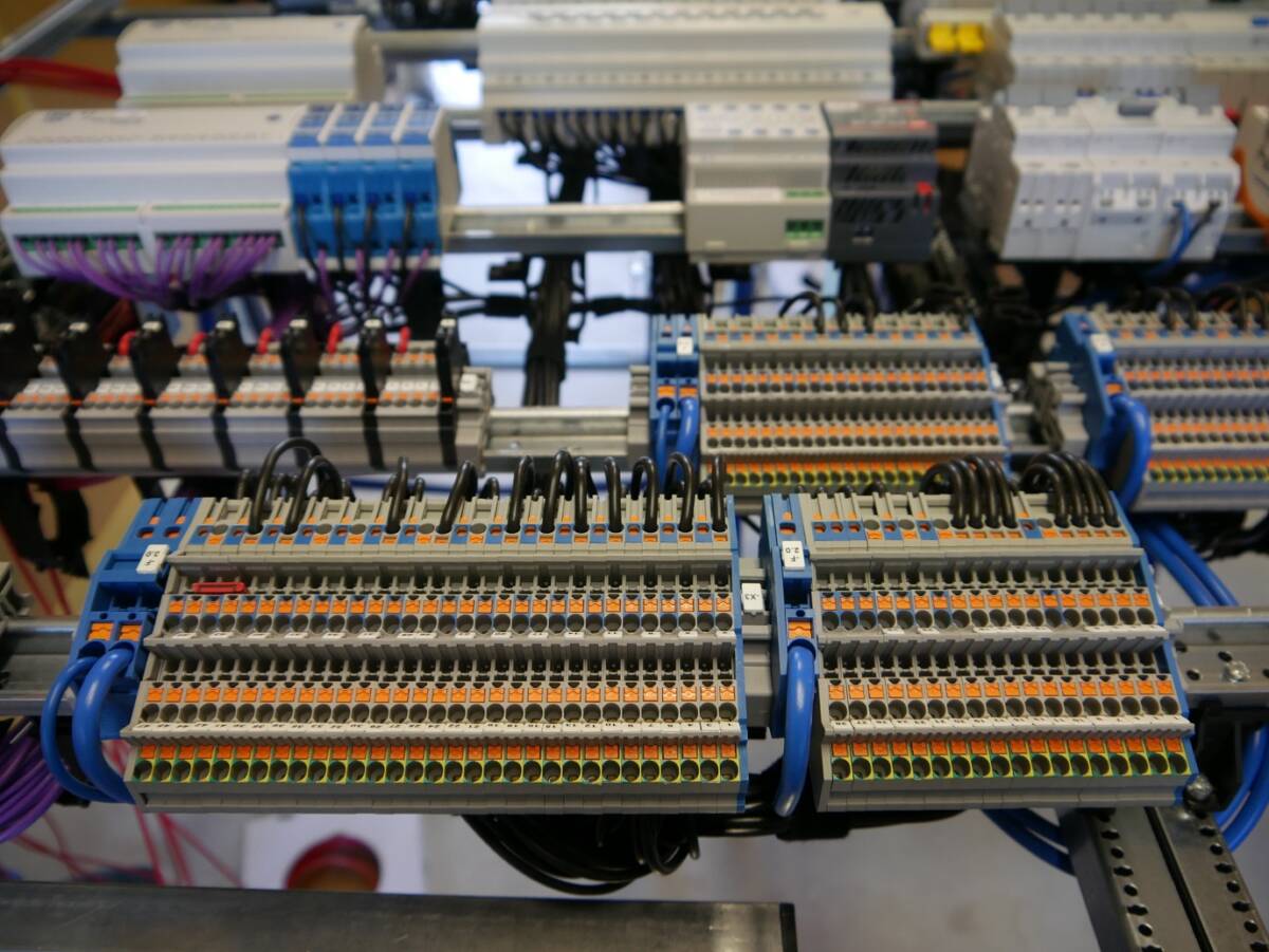 PHOENIX Reihenklemmen: Funktionen und Typen - Voltus Smart Home Blog