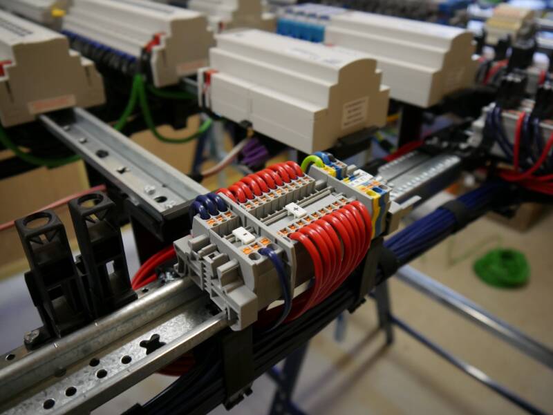 PHOENIX Reihenklemmen: Funktionen und Typen - Voltus Smart Home Blog
